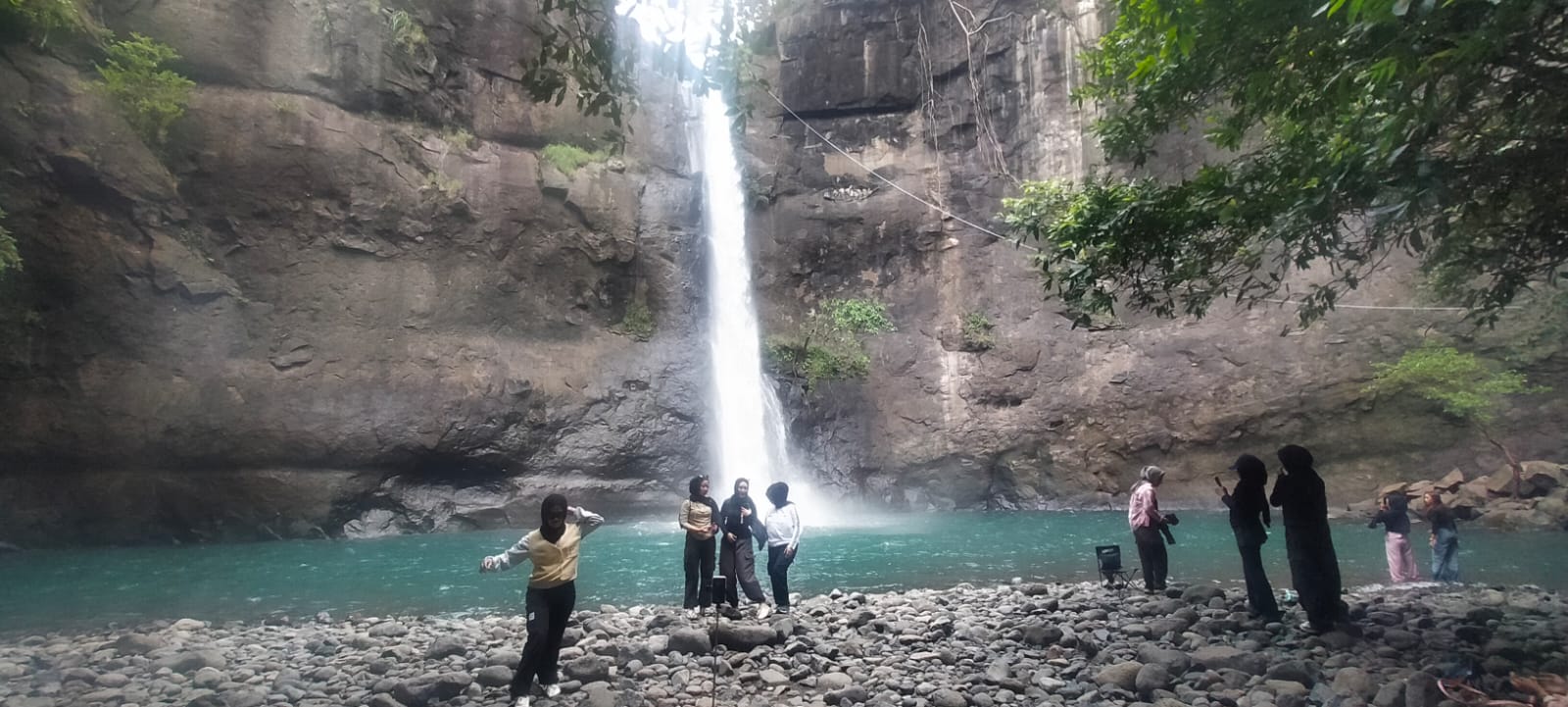 Curug Larangan, Pesona Air Terjun Tersembunyi di Jantung Geopark ...
